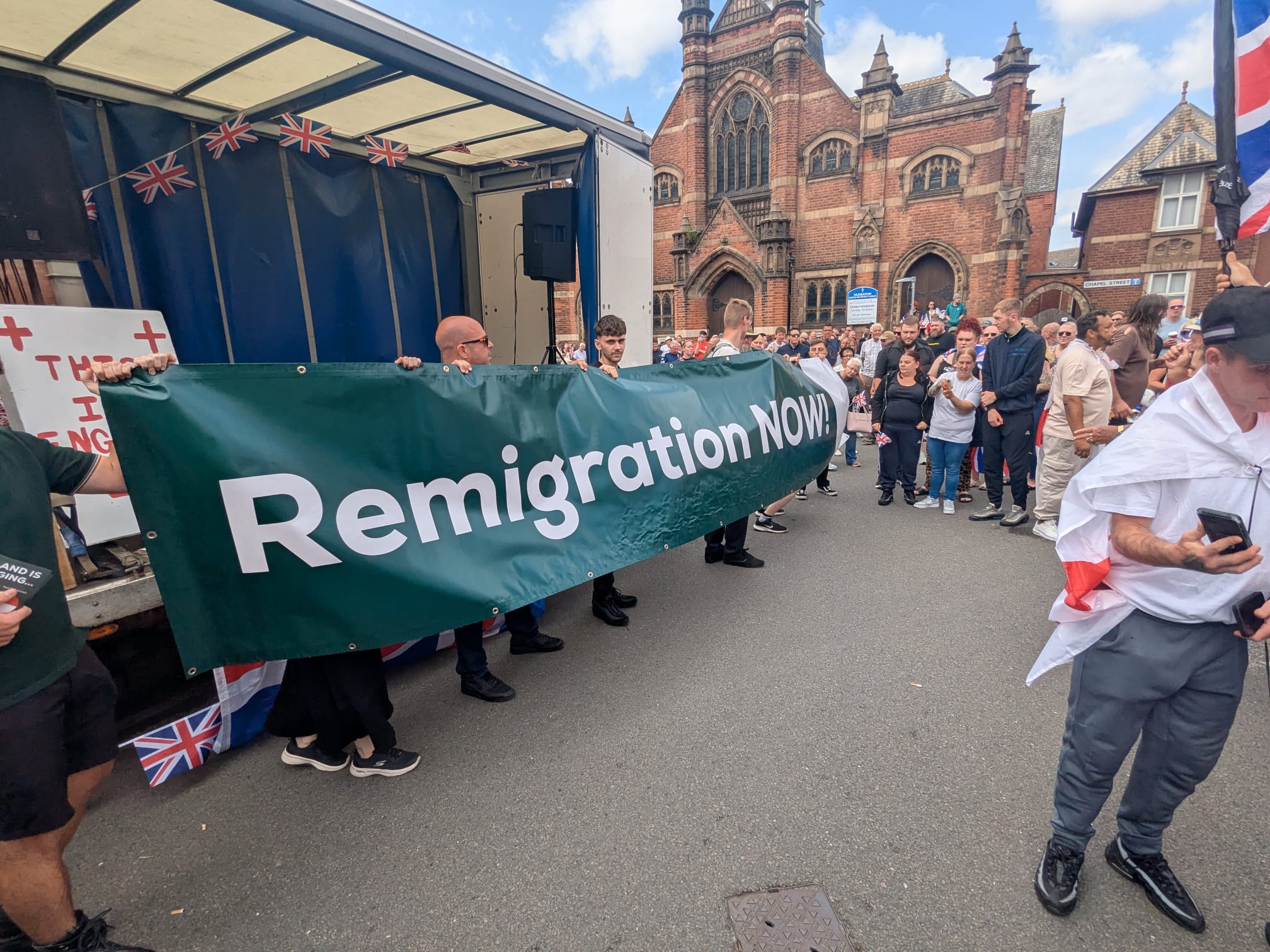 Nuneaton stands tall - Homeland Party